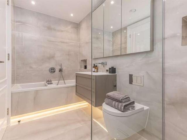 2 bed flat for sale
