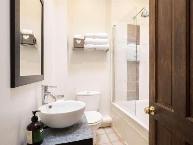 2 bed flat for sale