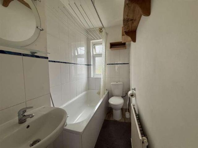 2 bed flat for sale