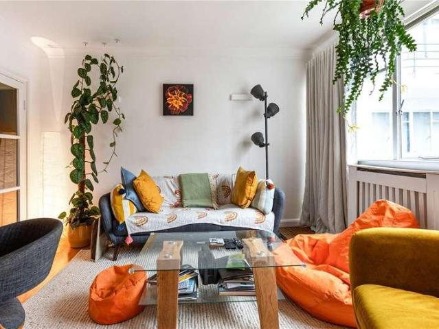 2 bed flat for sale