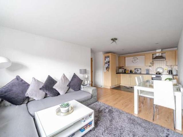 2 bed flat for sale