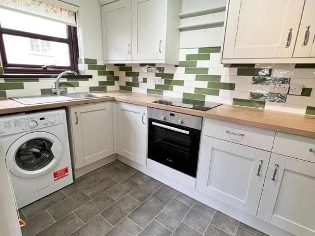 2 bed flat for sale
