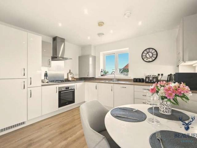 2 bed flat for sale