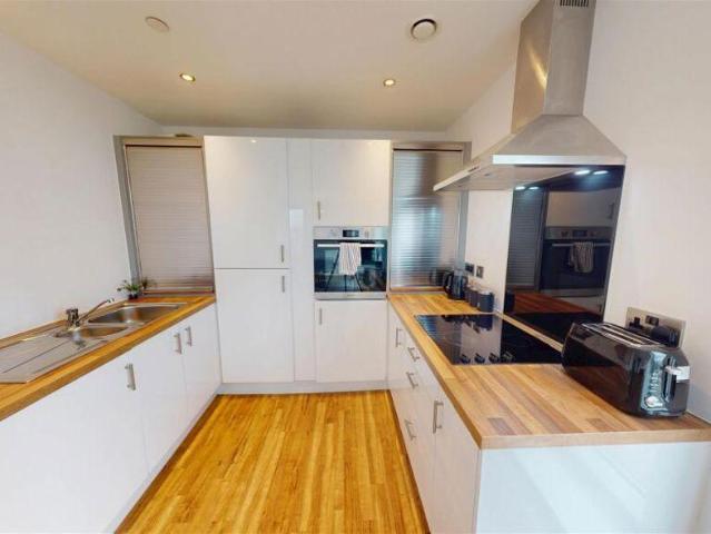 2 bed flat for sale