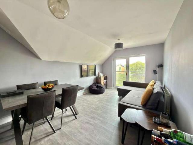 2 bed flat for sale