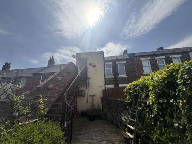 2 bed flat for sale