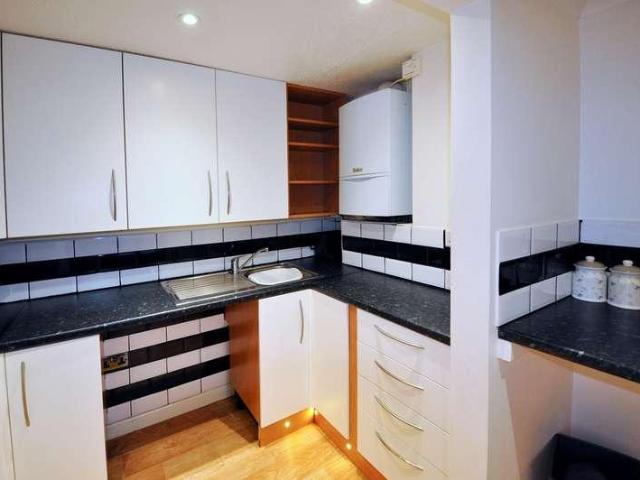 2 bed flat for sale
