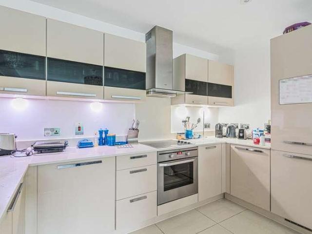 2 bed flat for sale