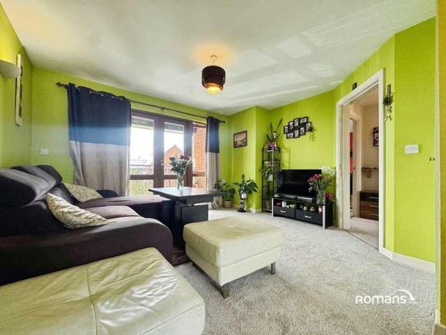 2 bed flat for sale