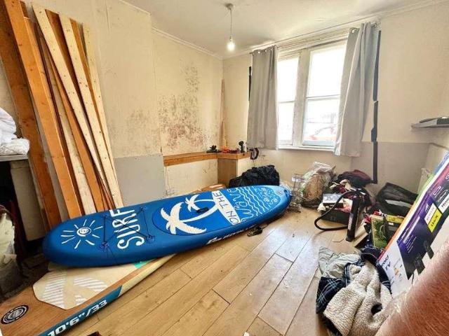 2 bed flat for sale