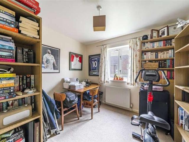 2 bed flat for sale