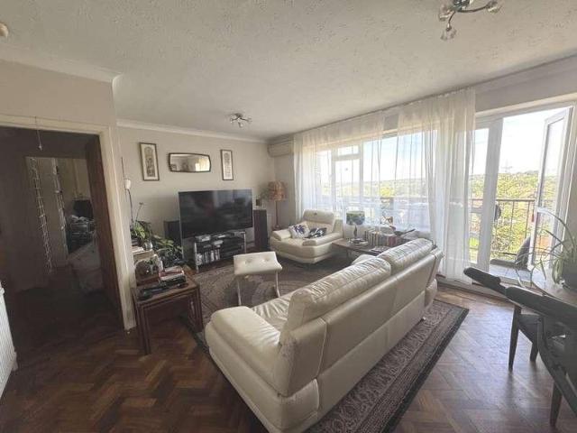 2 bed flat for sale
