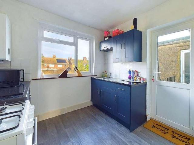 2 bed flat for sale