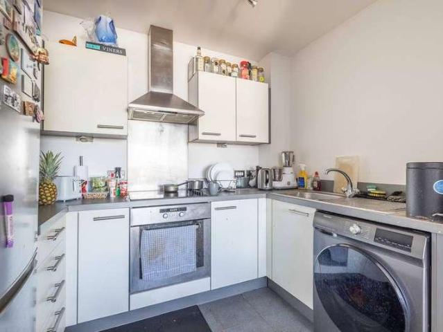 2 bed flat for sale