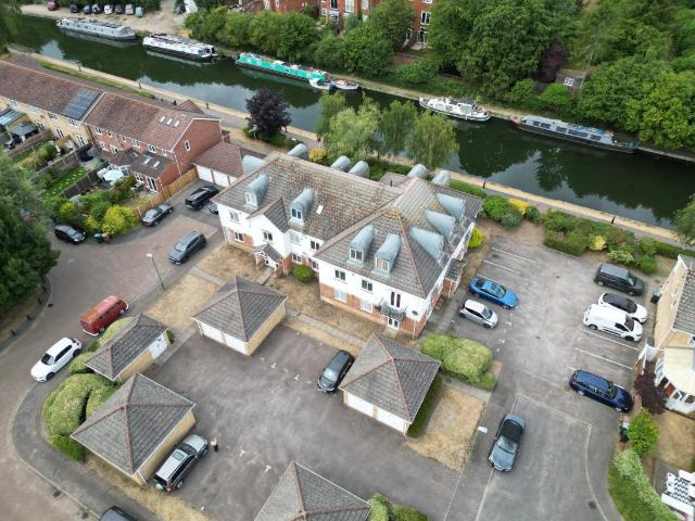 2 bed flat for sale
