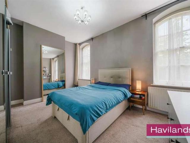 2 bed flat for sale
