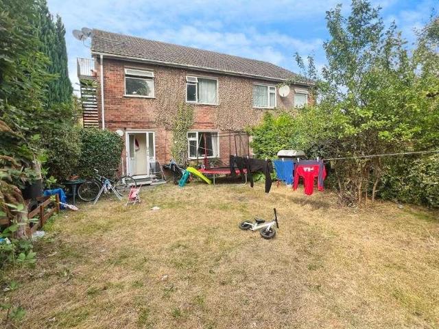 2 bed flat for sale