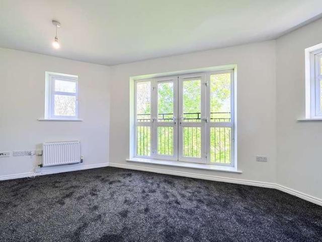 2 bed flat for sale