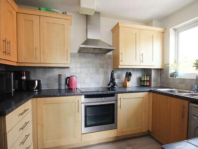 2 bed flat for sale