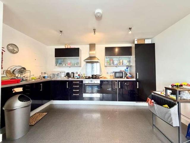 2 bed flat for sale