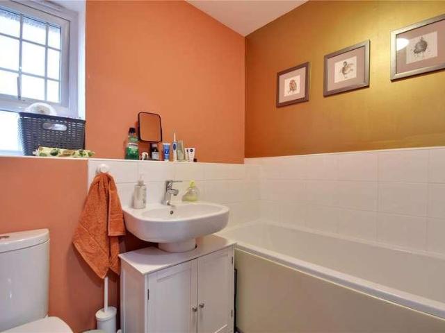 2 bed flat for sale