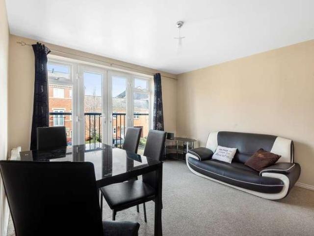 2 bed flat for sale