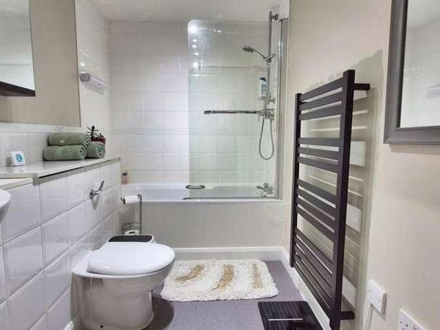 2 bed flat for sale
