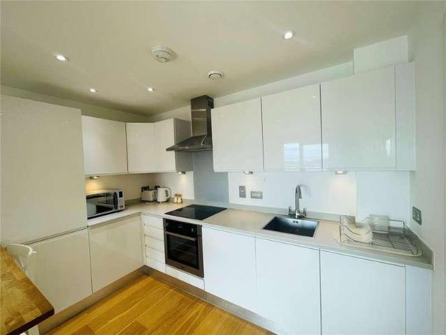 2 bed flat for sale