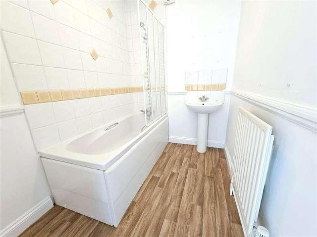 2 bed flat for sale