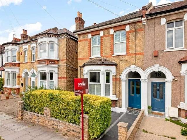 2 bed flat for sale