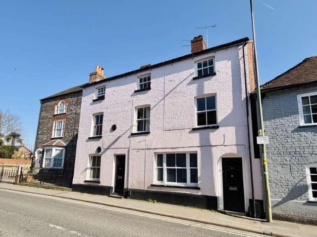 2 bed flat for sale