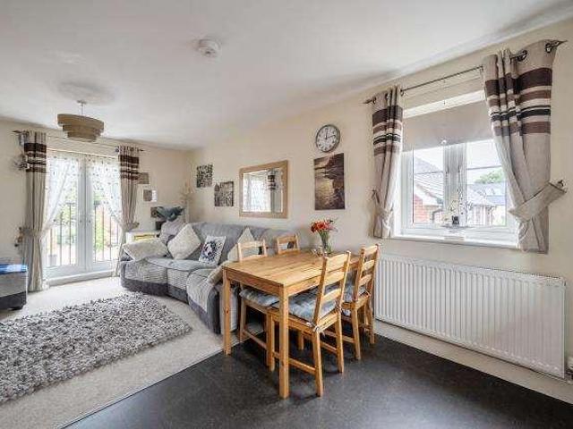 2 bed flat for sale