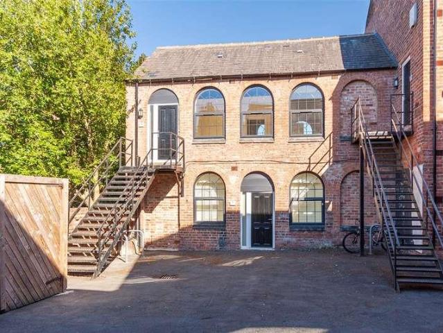 2 bed flat for sale