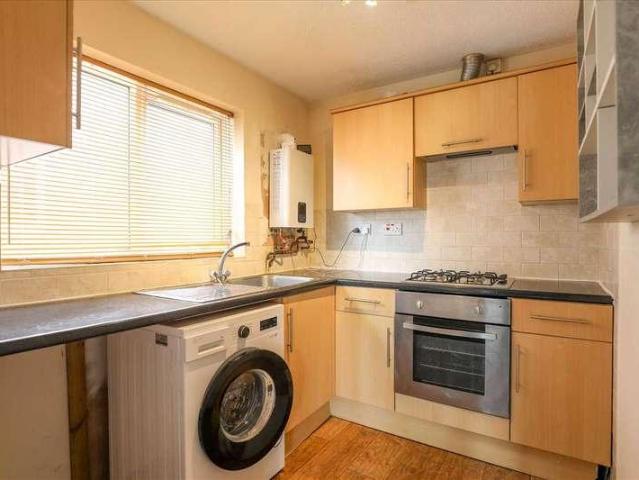2 bed flat for sale