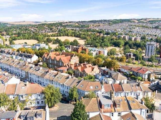 2 bed flat for sale