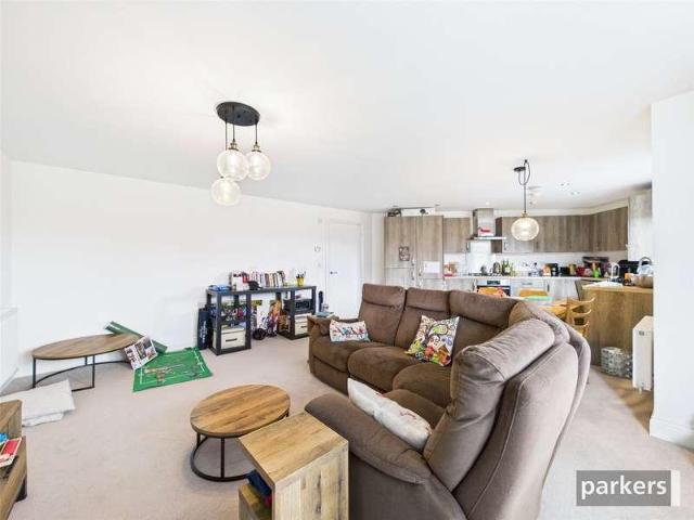 2 bed flat for sale