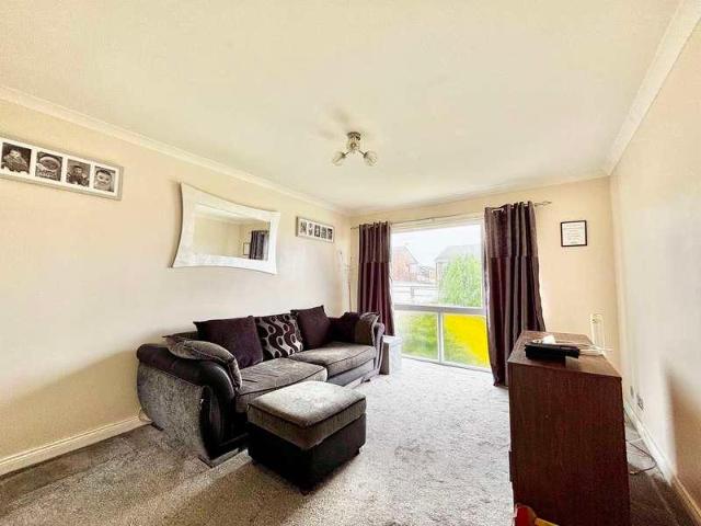 2 bed flat for sale