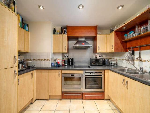 2 bed flat for sale