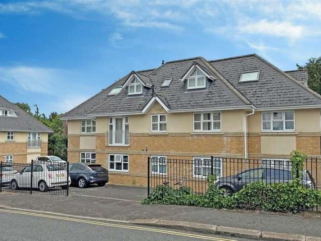2 bed flat for sale