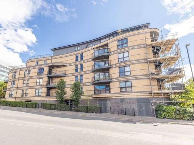 2 bed flat for sale