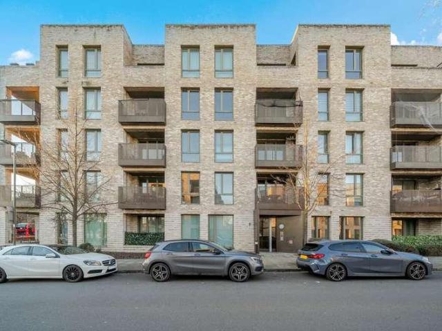 2 bed flat for sale