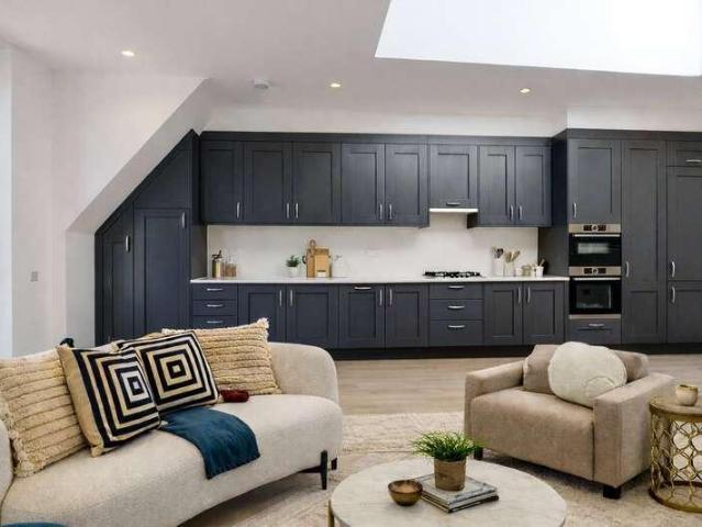 2 bed flat for sale