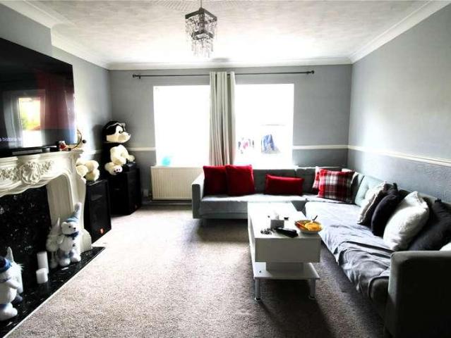 2 bed flat for sale