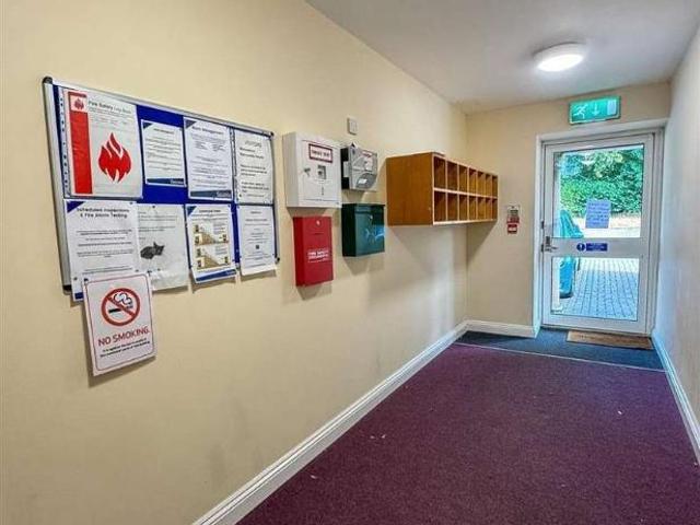 2 bed flat for sale