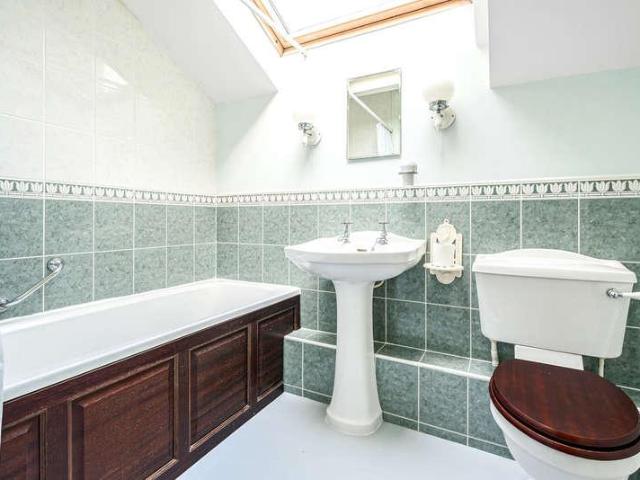 2 bed flat for sale