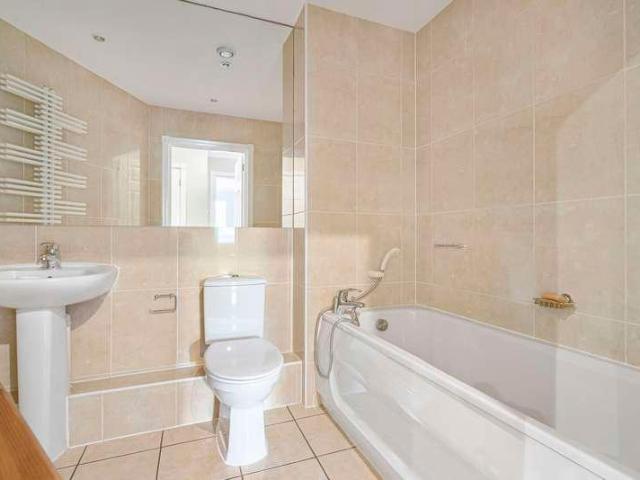 2 bed flat for sale