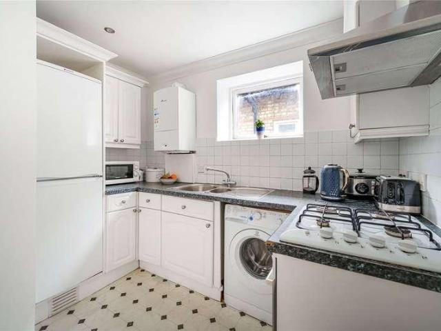 2 bed flat for sale