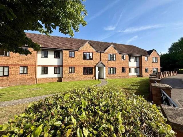2 bed flat for sale