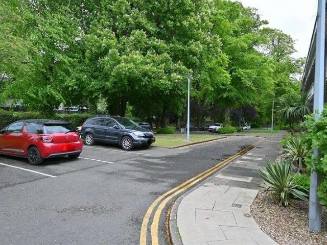 2 bed flat for sale