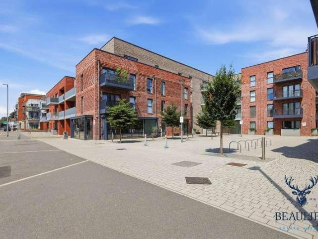 2 bed flat for sale